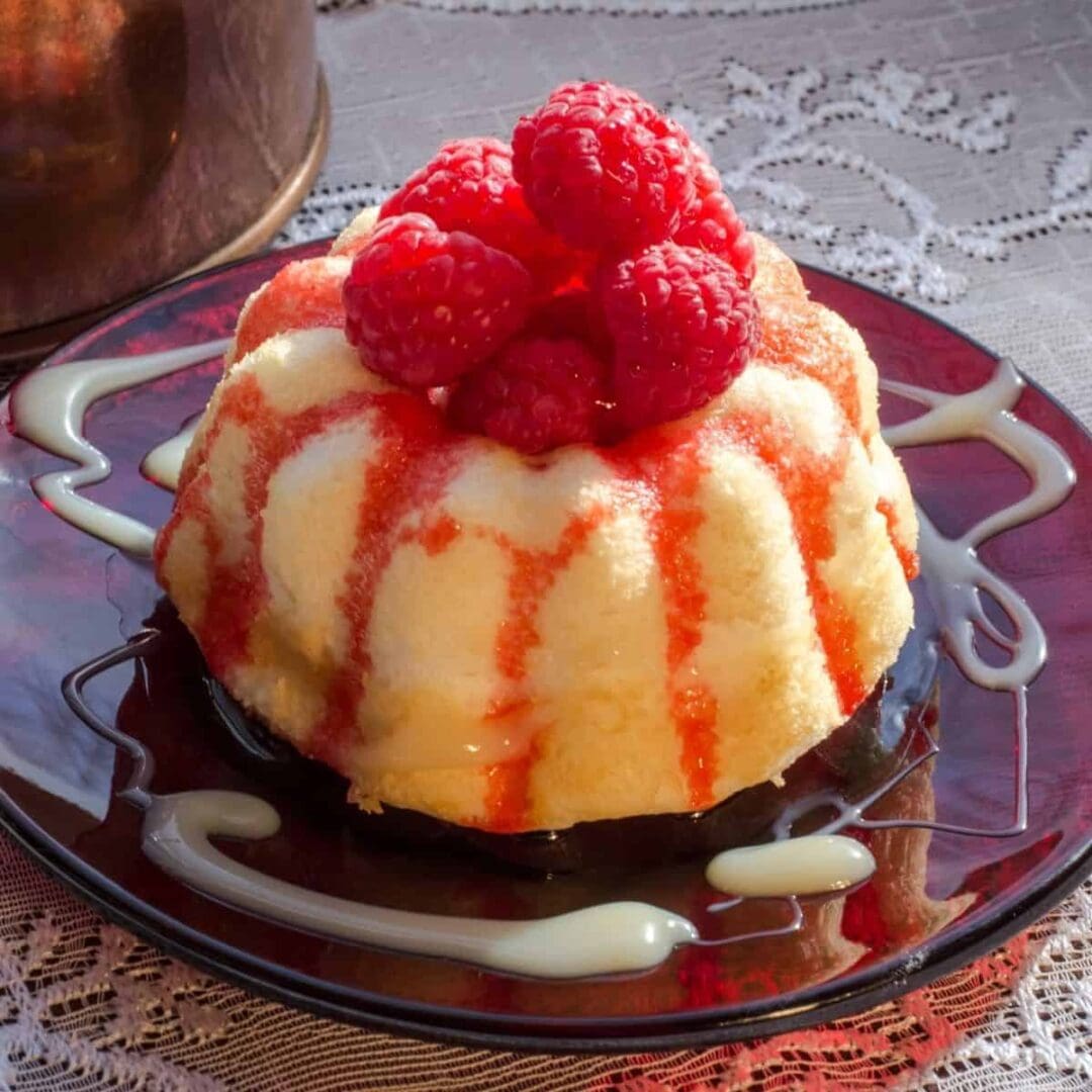 50 Angel Food Cake Toppings: Embellish Your Favorite Dessert!