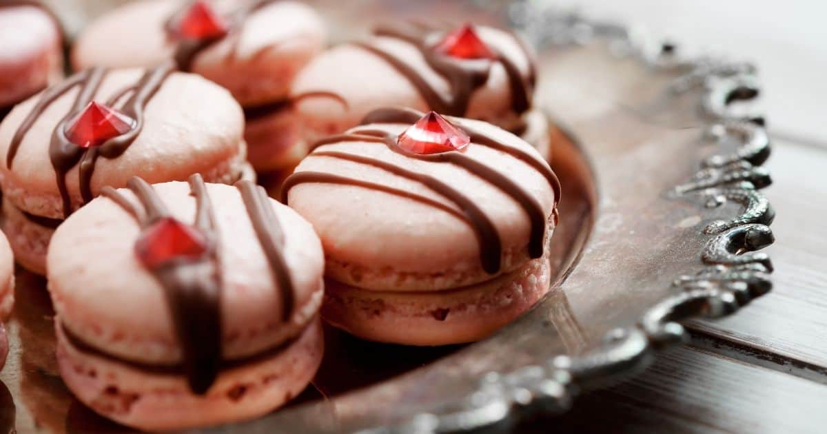 What Are Macarons? Get To Know This Favorite French Treat!