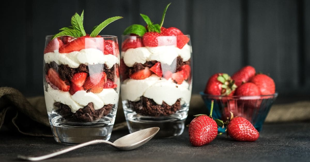 18 BEST Leftover Cake Recipes 🍰