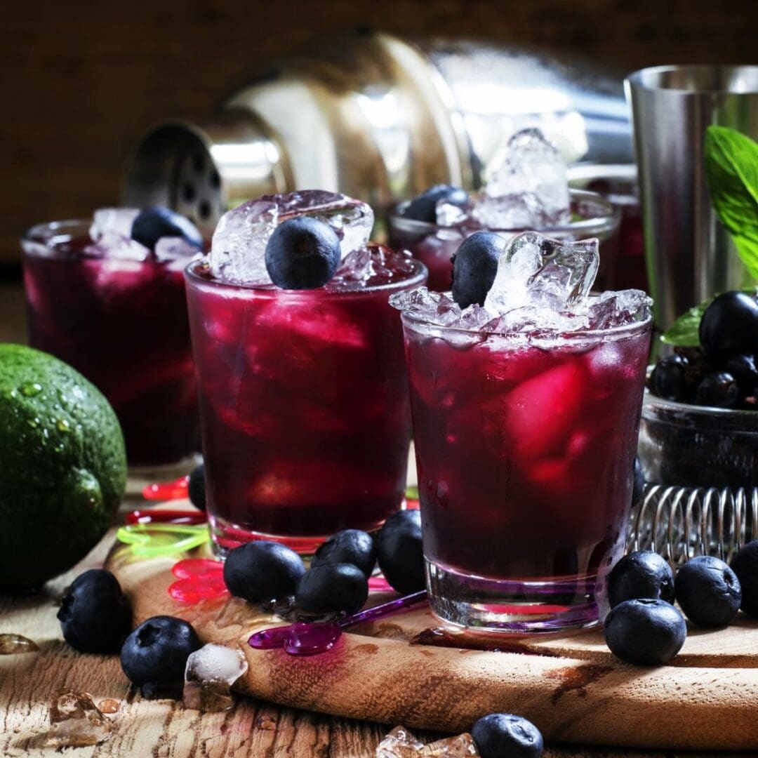 25 Best Blueberry Cocktails 🍸