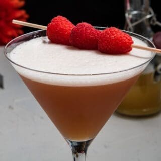 25 Raspberry Liqueur Recipes That Are Unique & Fun 🍸
