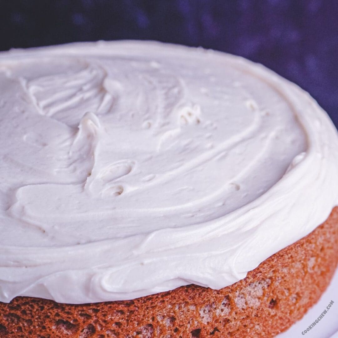 Cream Cheese Frosting Recipe: Creamy & Spreadable