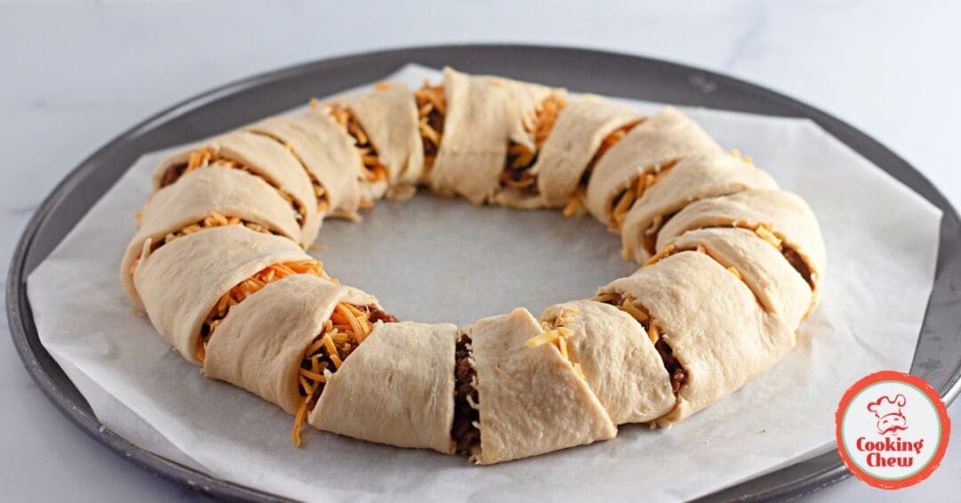Easy Taco Crescent Ring Recipe for Parties and Family Dinners